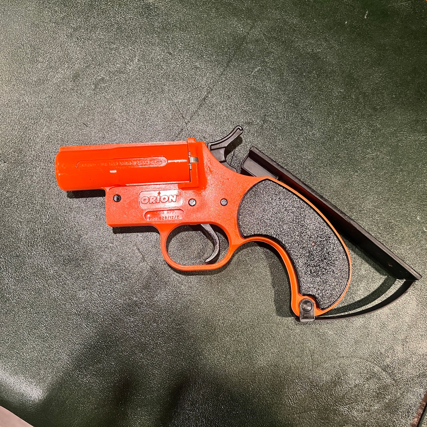 Orion 12 Gauge Signal Flare Pistol – AAG CANADA